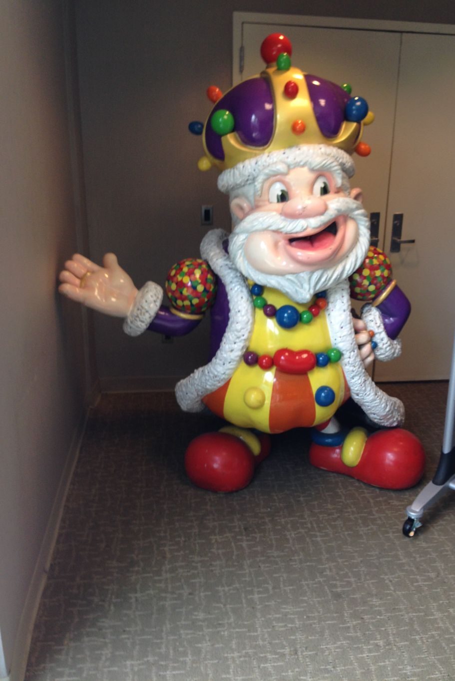 Toys R Us Candy Land King Statue « Obnoxious Antiques