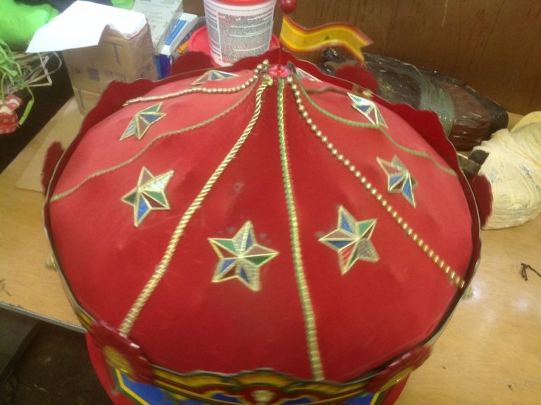 Miniature Working Carousel Window Display By Suba Display « Obnoxious ...