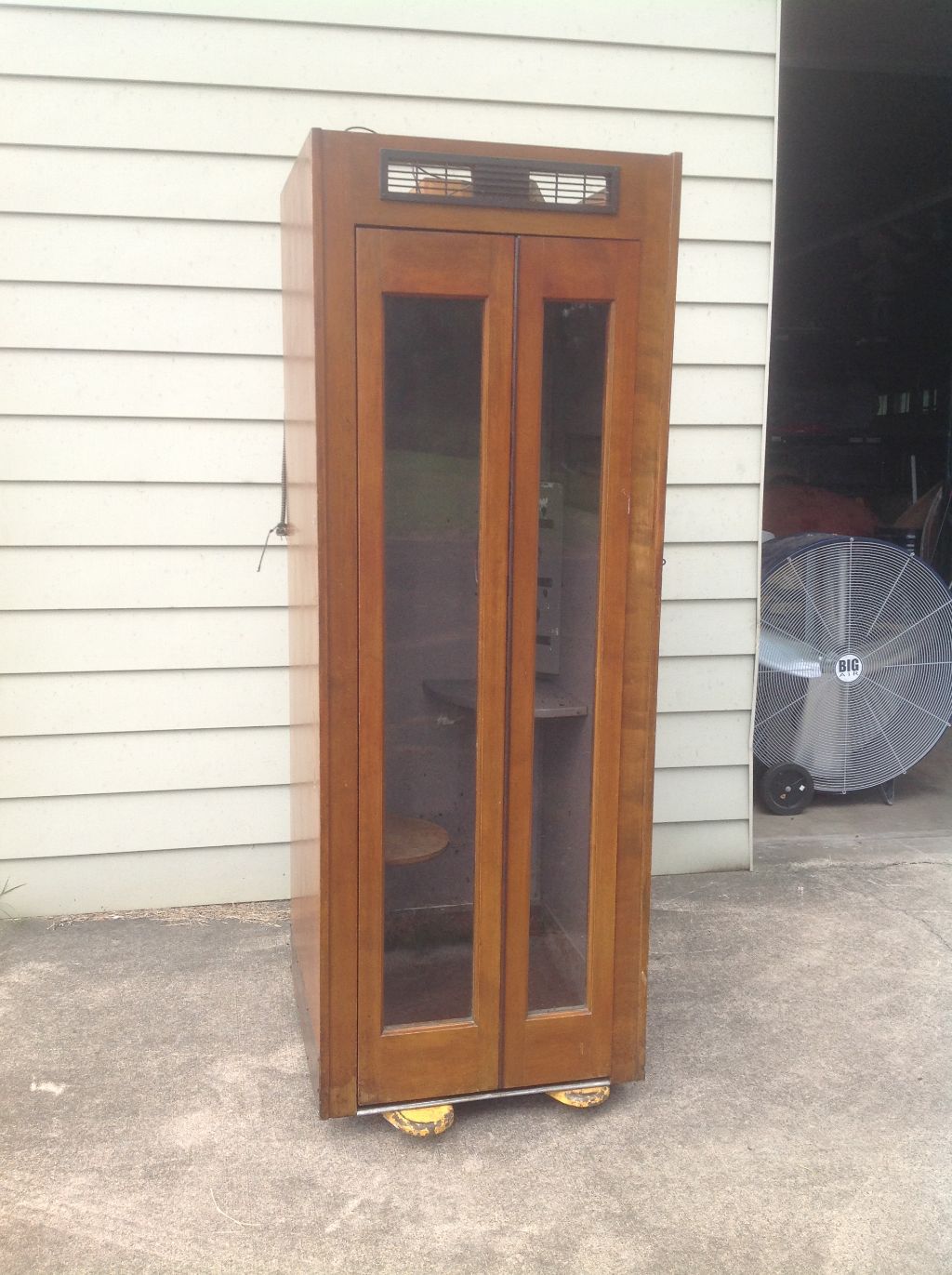 1950’s Wooden Telephone Booth « Obnoxious Antiques