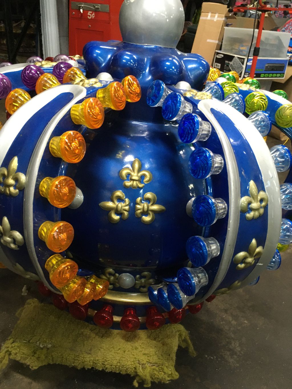 Vintage Animated Carnival Ride Center King’s Crown « Obnoxious Antiques